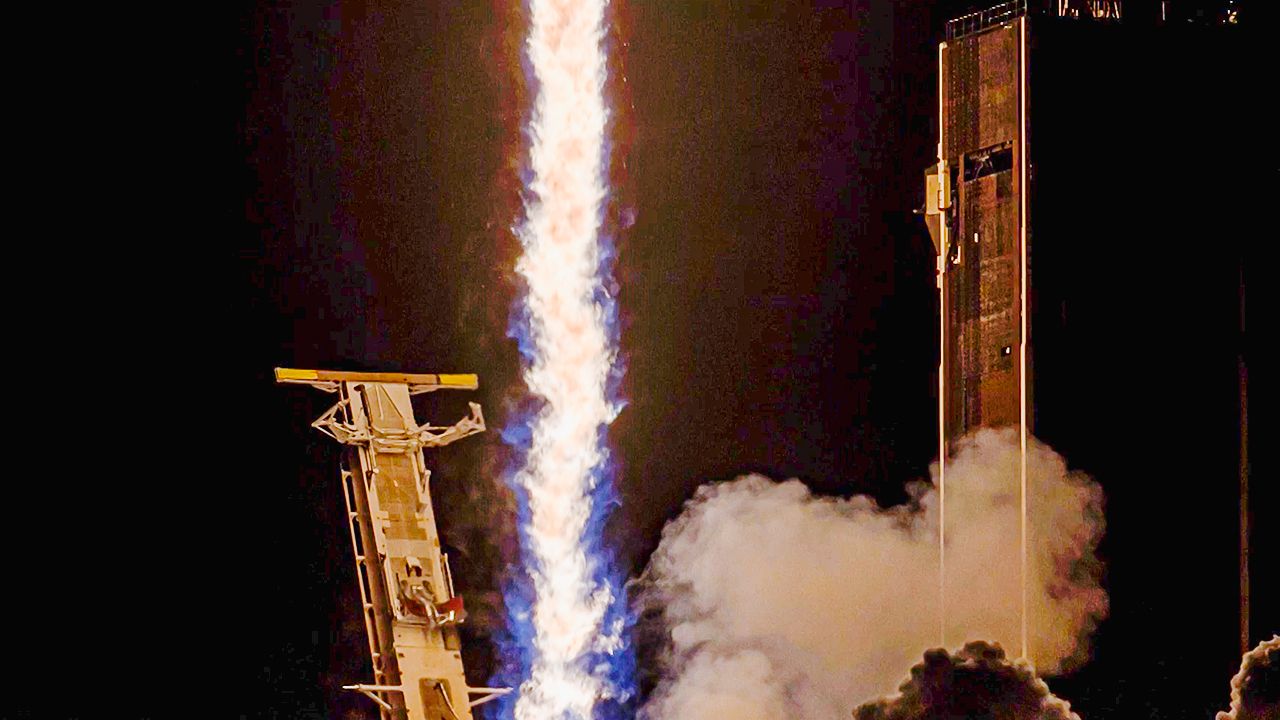 Raketa SpaceX a družice pro síť Starlink | Stream