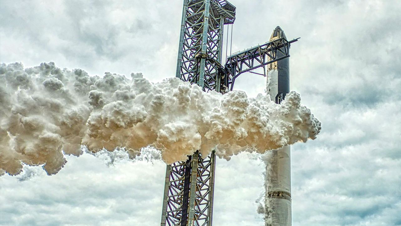 Světový rekord. Nejhmotnější raketa v dějinách pojme víc než 4 500 tun ...