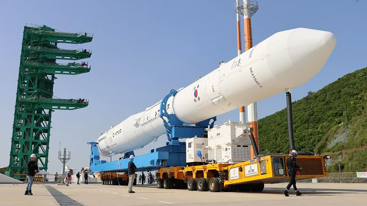 Raketa KSLV II z Jižní Koreje a osm družic | Stream