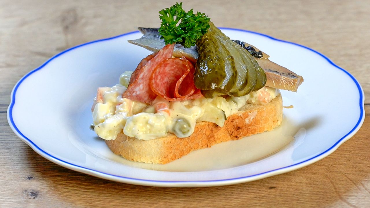 Který filuta vymyslel české chlebíčky a jak ve skutečnosti vypadá ten ...