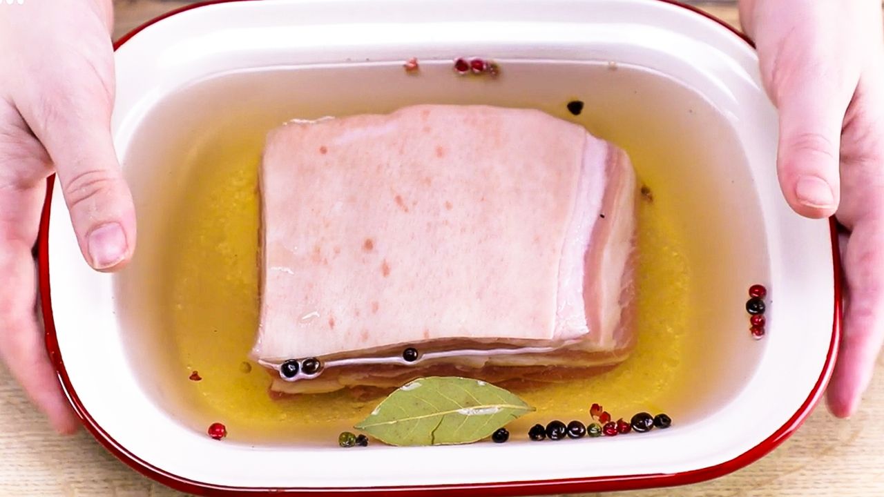 Recept na pomalu pečený bůček s křupavou kůrkou | Stream